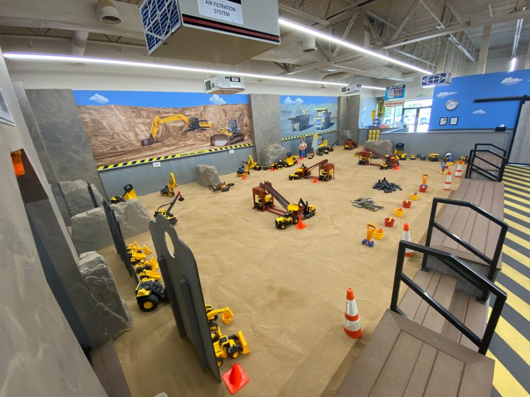 Sand Play – Kids Dig